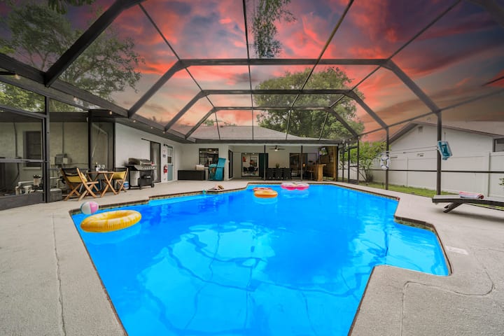 Family Fun Oasis | Heated Pool, Hot Tub & Arcades - St. Petersburg, FL