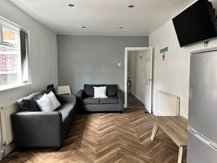 Daisybank - Private Room In A Co-living Home (R3) - イギリス マンチェスター