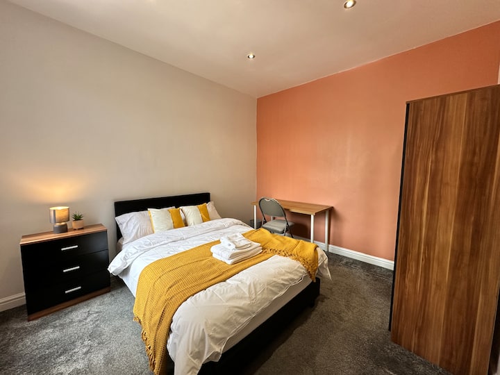 Daisybank - Private Room In A Co-living Home (R4) - Manchester