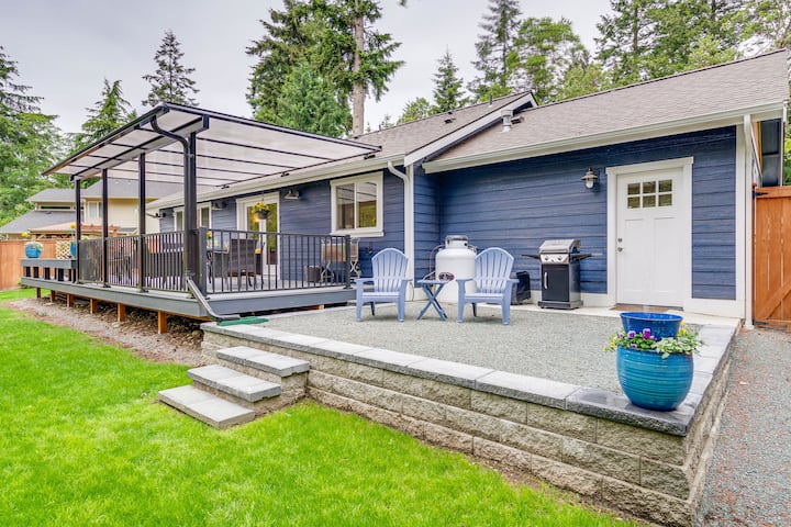 Freeland Retreat - Deck, Fire Pit & Beach Access! - Freeland, WA