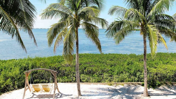 Family Fun In Key West! 2 Waterfront Units! Pools! - Key West, FL