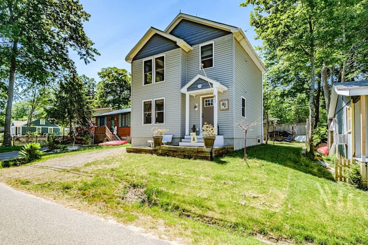Modern Home W. Sebago Lake Views + Water Amenities - Sebago, ME
