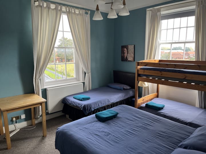 Minster View Room, Family En-suite With Shower - Beverley, UK