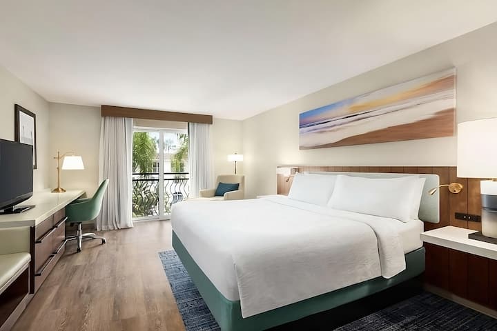 Prime Location! Onsite Pool, Pets Allowed! - Carlsbad, CA