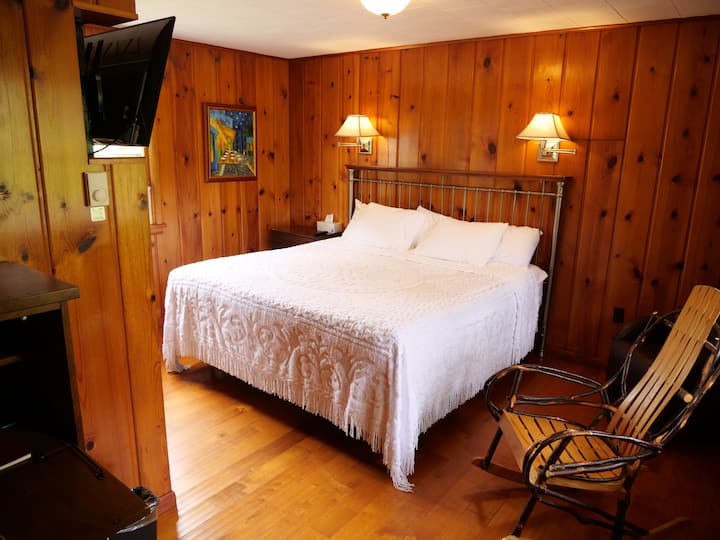 Classic King Room - Ludington, MI