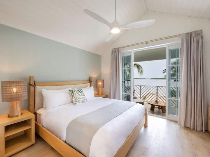 Scenic Bayside Resort | 2 Villas W/ Living Area - Islamorada, FL