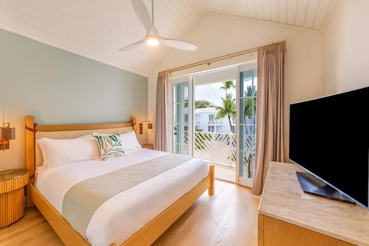 Spacious Villa W/ Living Area And Private Patio - Islamorada, FL