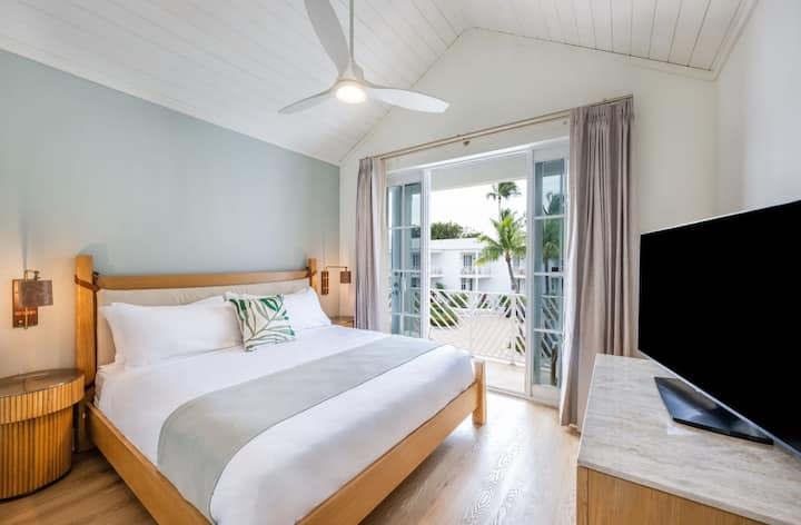 Spacious Villa W/ Living Area And Private Patio - Panhandle Key, FL