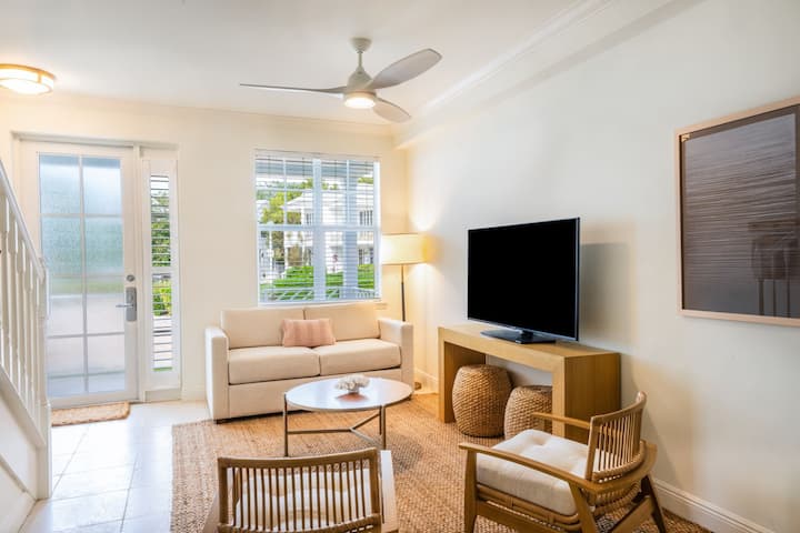 3 Relaxing Villa W/ Living Area & Private Patio - Islamorada, FL