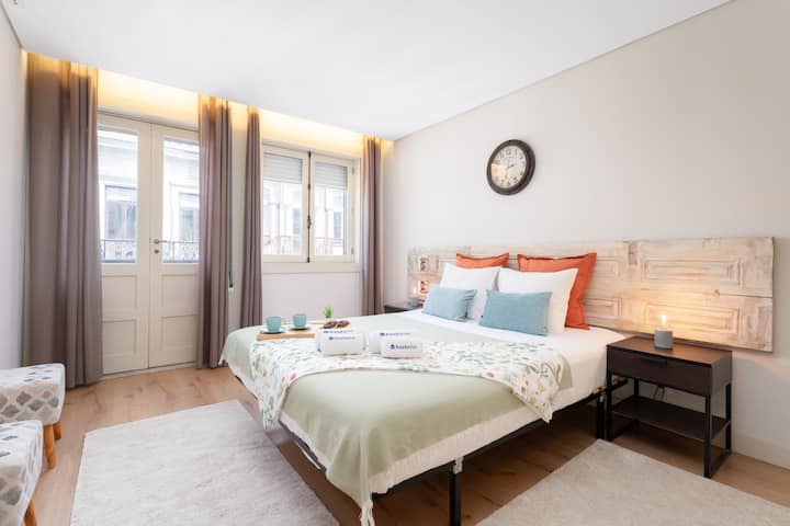 Host Wise - Stylish Bright Flat W/ Balcony - Oporto