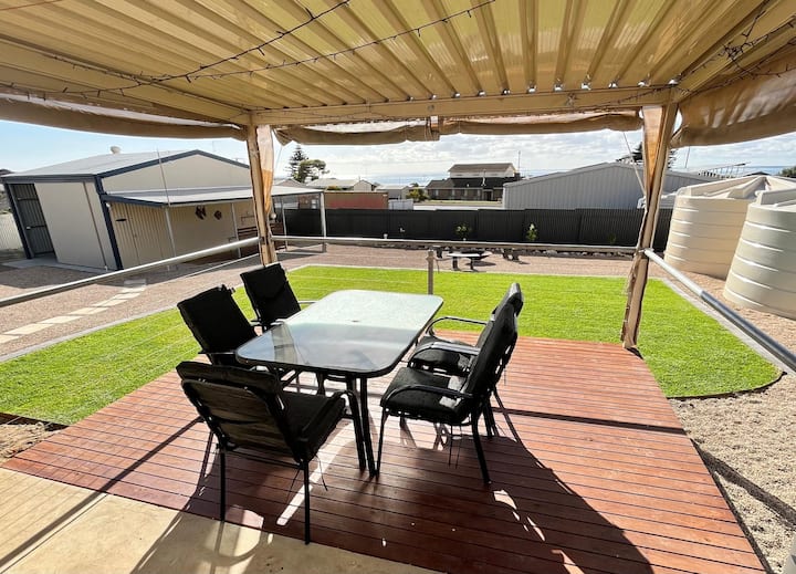 The Lighthouse - Lovely 3 Bedroom Home- Sea Glimps - Point Turton