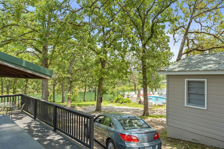 Lakefront 2br Cabin W/ Pool + Swim & Boat Dock - Kimberling City, MO