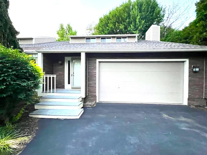 Multi-level Large Home-minutes From Cedar Point! - Milan, OH