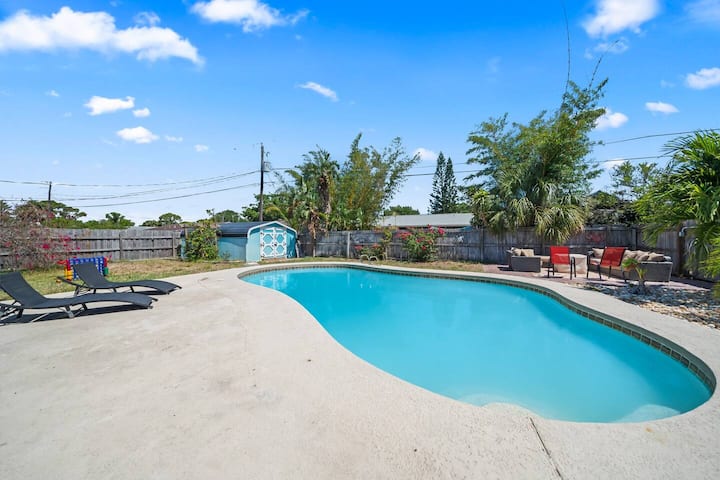 11->melbbeach|pool|pingpong|firetable|bbq|kingbed - Palm Bay, FL