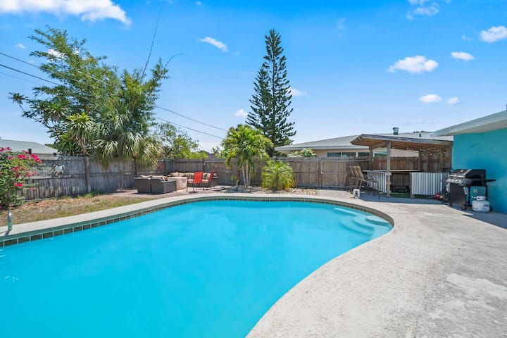 11->melbbeach|pool|pingpong|firetable|bbq|kingbed - Palm Bay, FL