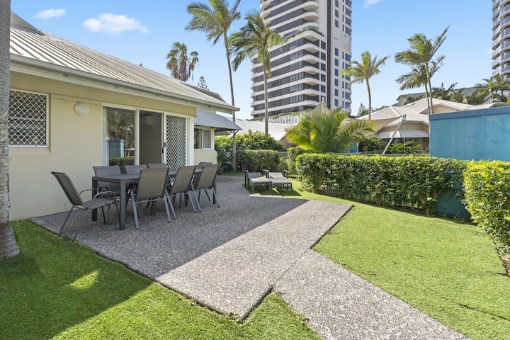 Poolside Villa, Direct Pool Access #45 - Broadbeach