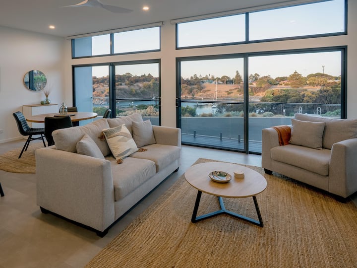 Cove Landing Marina Apartment 2 Comrie Sleeps 4 - Penneshaw