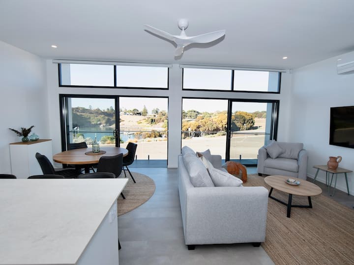Cove Landing Marina Apartment02 - The Ss James Com - Penneshaw