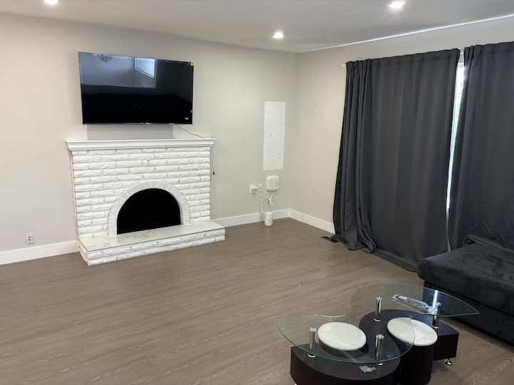 Cozy 3-bedroom Retreat In Surrey - Surrey