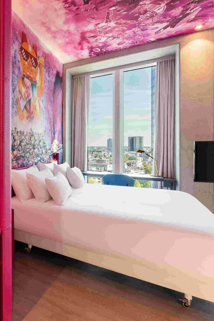 Where Business And Art Meet - Frankfurt