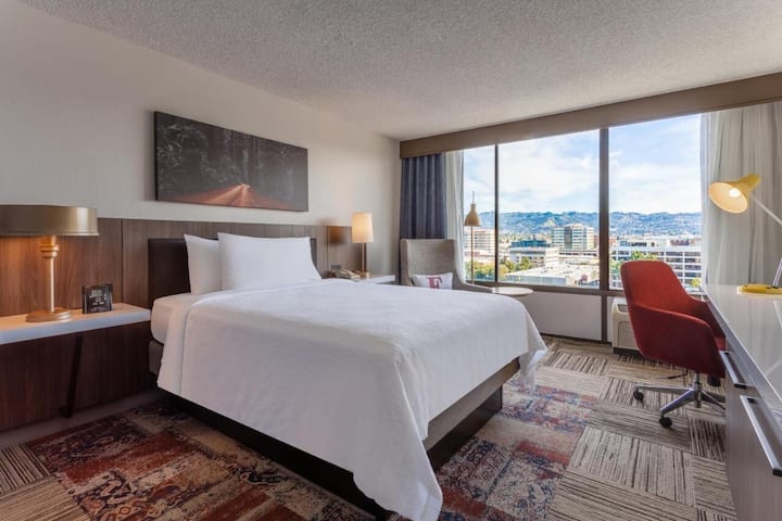 Comfort And Convenience! Parking, Pets Allowed! - Berkeley