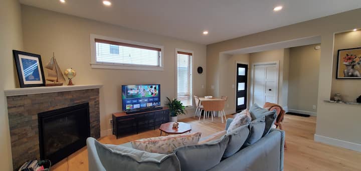 Allevue In Old Towne Tc Private Rooftop Deck - Traverse City, MI