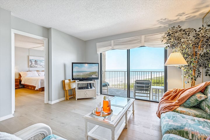 Beachfront Views & Old Florida Charm! - Cape Canaveral, FL