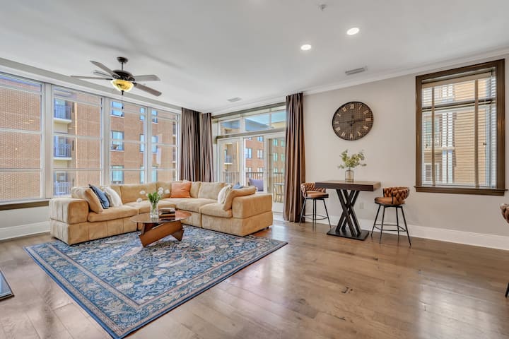 Deluxe 2br Downtown Condo W/ Balcony & Tv, Pets Ok - Savannah, GA