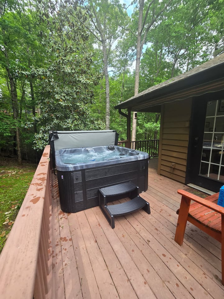 Cozy Nest Cabin At Coosawattee - Ellijay, GA
