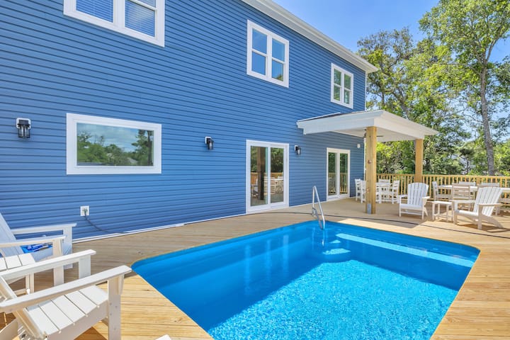 Trottin’ To Paradise: Charming, Spacious Rental - Oak Island, NC
