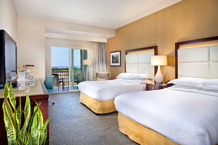 Tranquil Escape: Oceanview, Pool, Pets Allowed! - Carlsbad, CA