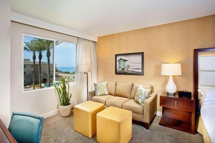 Pet-friendly Hotel With Outdoor Pool, Ocean View! - Encinitas, CA