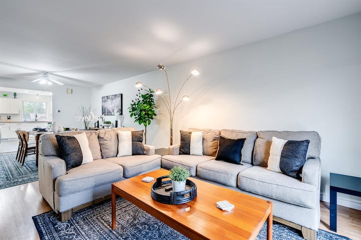 Affordable 2br Apt | Sleeps 6 | Fast Wifi + Parkin - Leamington