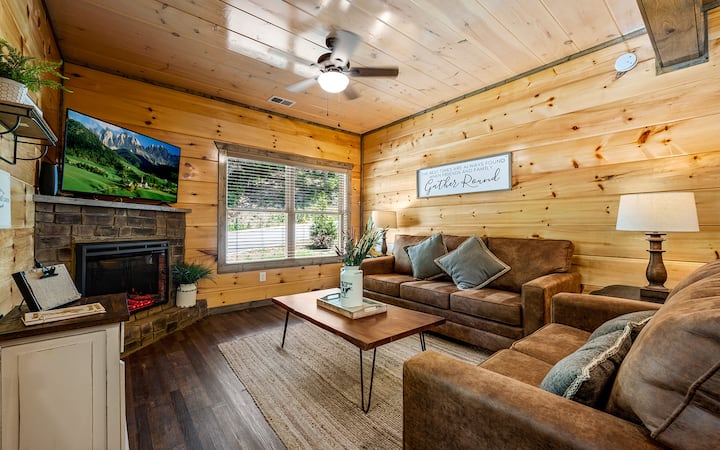 Into The Mystic - Chic Decor, Hot Tub, & Game Room - Sevierville, TN