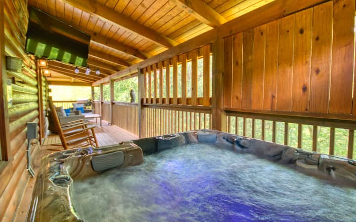 Bear Necessities - Nearby Stream & Cozy Hot Tub - Sevierville, TN
