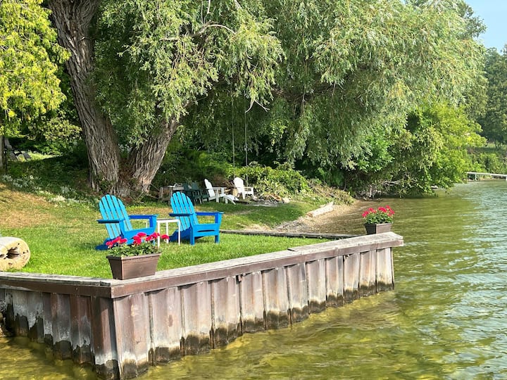 Waterfront Home On Lk Leelanau. Sunset View. Pet. - Suttons Bay, MI