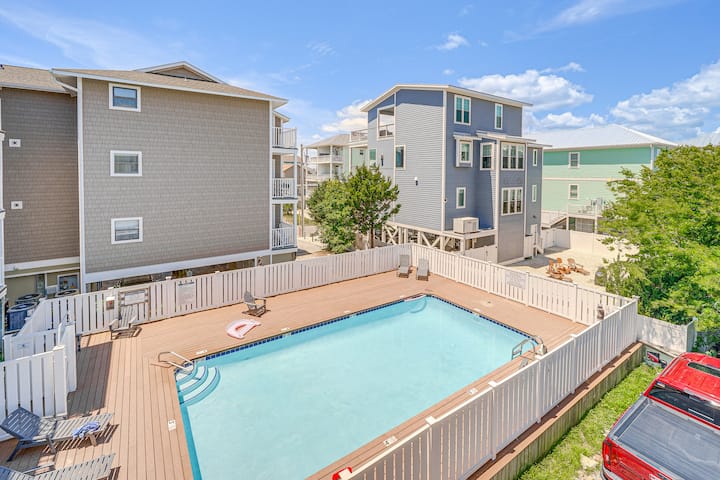 Carolina Beach Condo W/ Balcony: Walk To The Ocean - Carolina Beach, NC