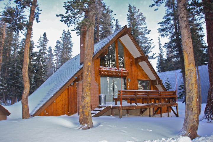 Chalet 17 - Ski, Hike, Relax—steps From Slopes - June Lake, CA