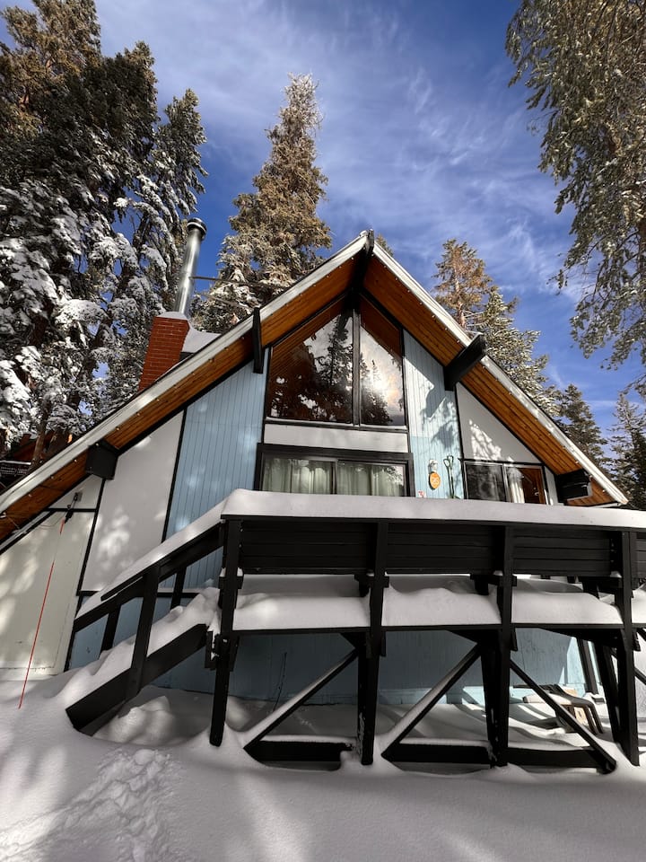 Chalet 25 - Year-round Mountain Escape, Steps Away - June Lake, CA