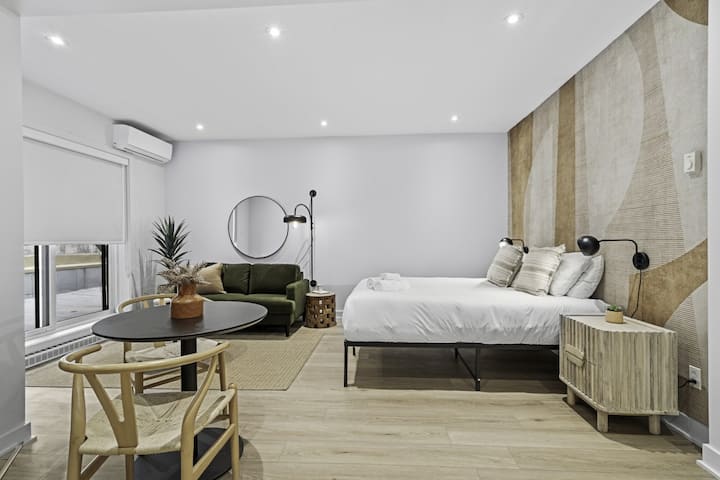Stylish Open-space Studio By Jean Talon Market - Laval, Canada