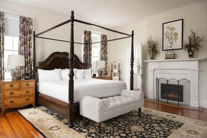 Iconic Manor | Adults Only. Free Breakfast - Charleston, SC