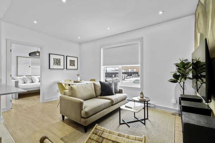 Renovated 2-bedroom Haven By Jean Talon Market - Montreal