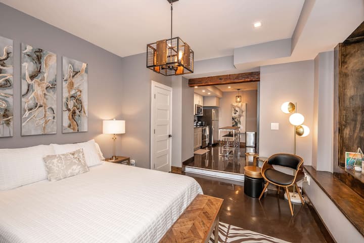 Luxury Mt. Adams Retreat Apt 1 - Cincinnati, OH