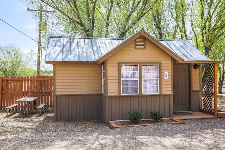 Rustin Cabin (Sleeps 6) - Durango, CO