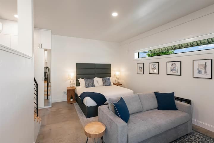 Summit Lofts, King Suite, Downtown Mt Shasta, #102 - Mount Shasta, CA