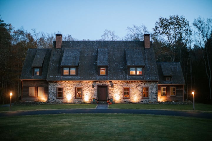 1712 House: 80+ Acres | Pool, Fire Pit, Games - Hudson Valley, NY