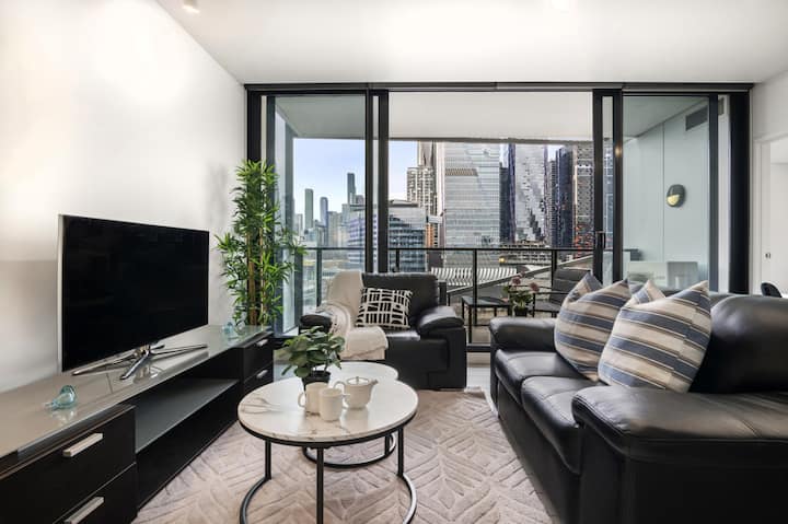 Live Luxe | 2br Apt Steps To Marvel, Pool & Gym - Melbourne