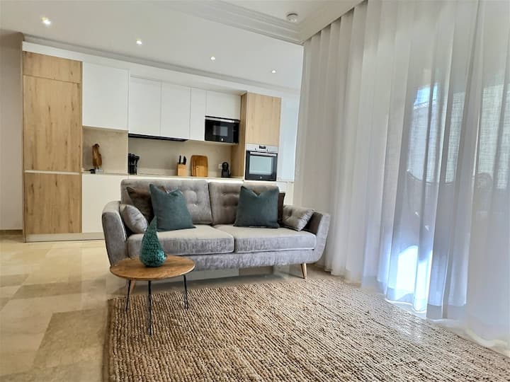 Two Bedroom Apartment Moments From The Beach - Estepona