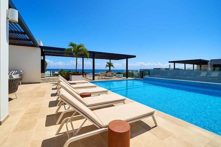 Stylish Hideaway W/ Rooftop Jacuzzi, Pool & Gym - Playa del Carmen