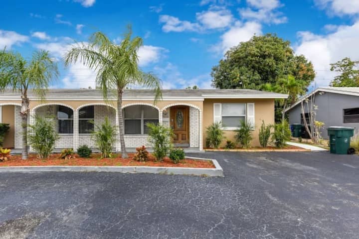 Home W/coffee Station By Pmi Unit 5140 - Pompano Beach, FL